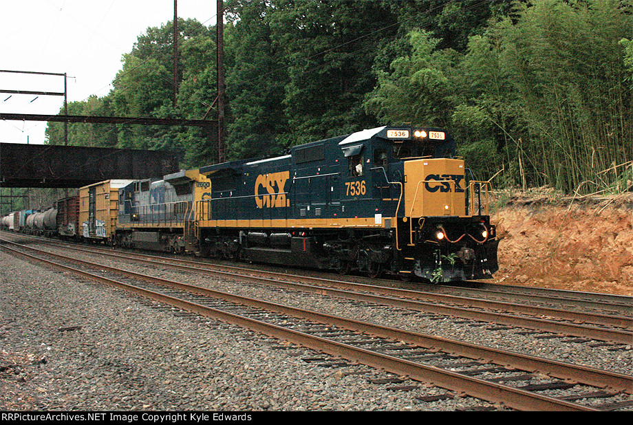CSX C40-8 #7536 on Q301-07